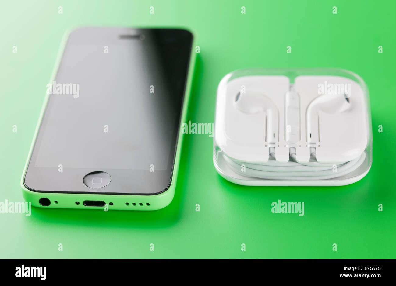 Green plastic apple hi-res stock photography and images - Alamy