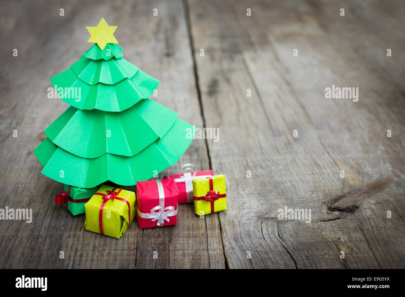 Christmas presents tree hi-res stock photography and images - Alamy