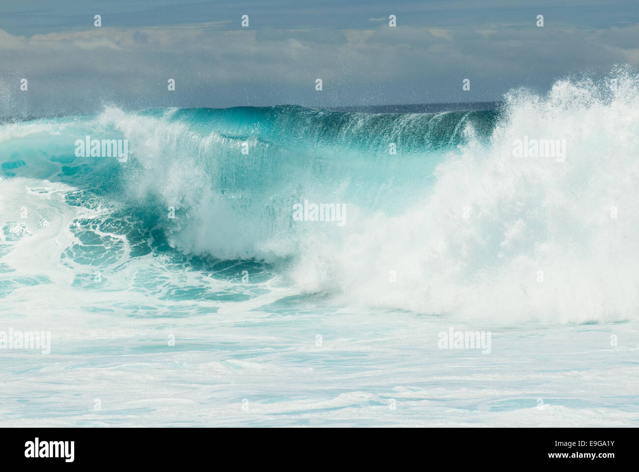 Breaking wave hi-res stock photography and images - Alamy