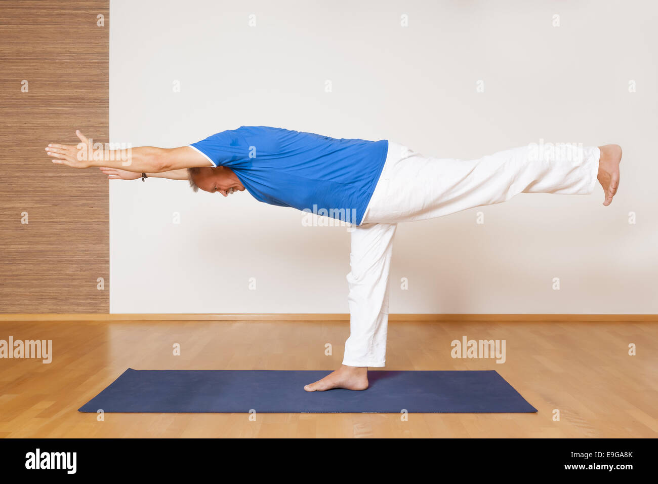 Black yoga man hi-res stock photography and images - Alamy