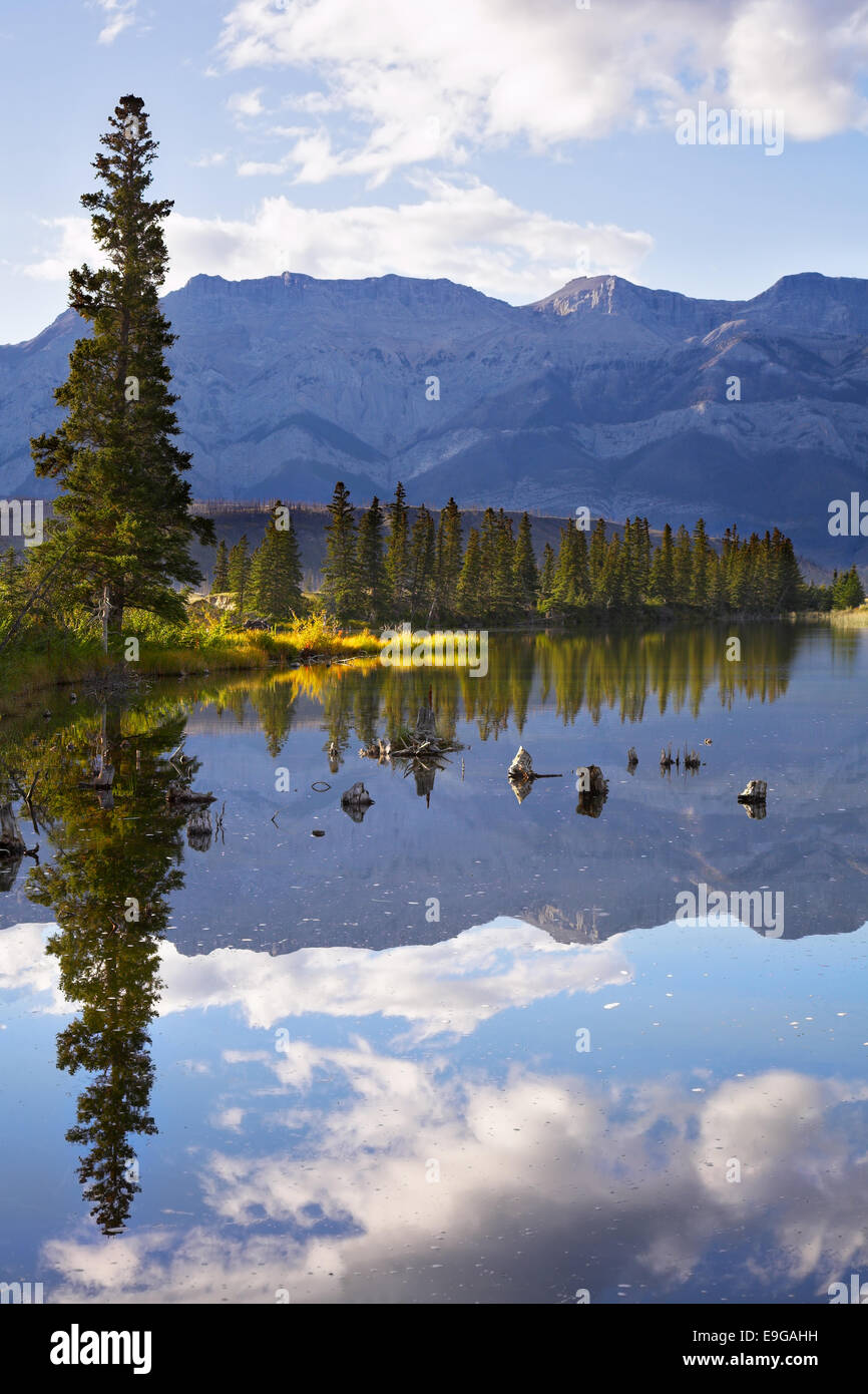 Lake and mountains in the distance Stock Photo - Alamy