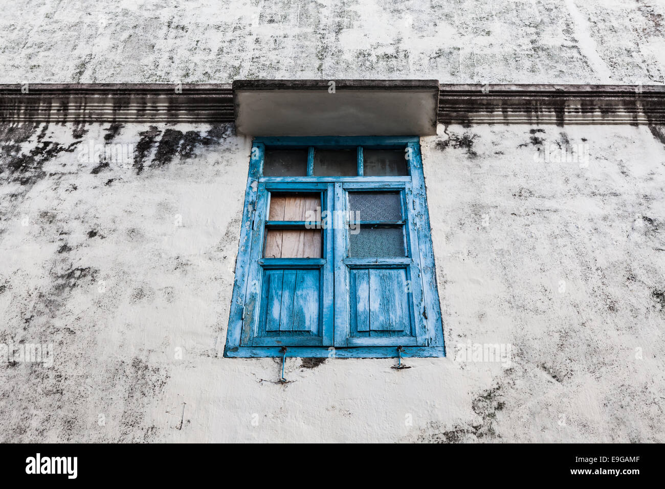 Blue wooden window and grunge wall Stock Photo - Alamy