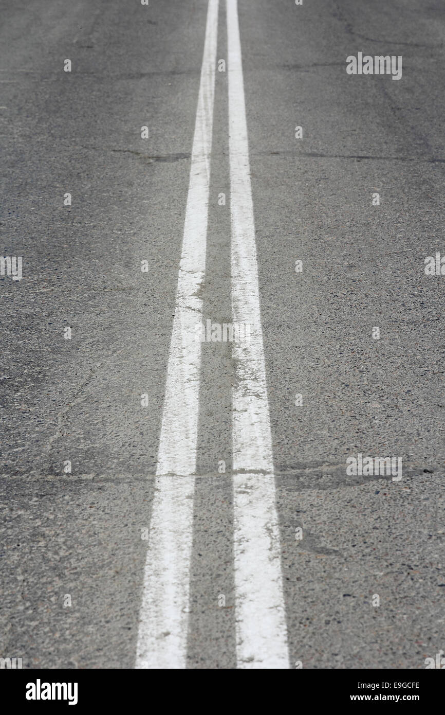 Two line highway hi-res stock photography and images - Alamy