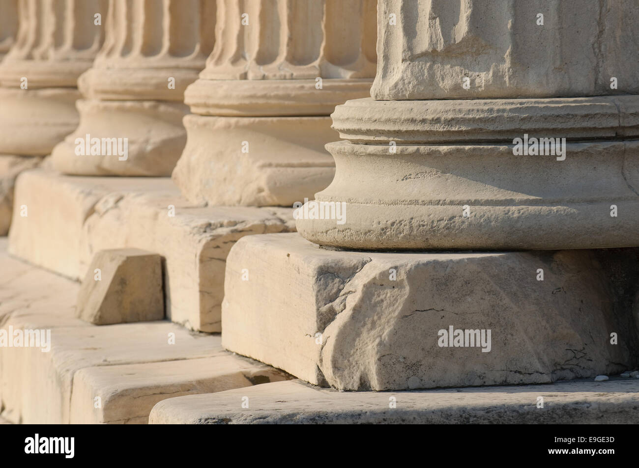 Greek columns hi-res stock photography and images - Alamy