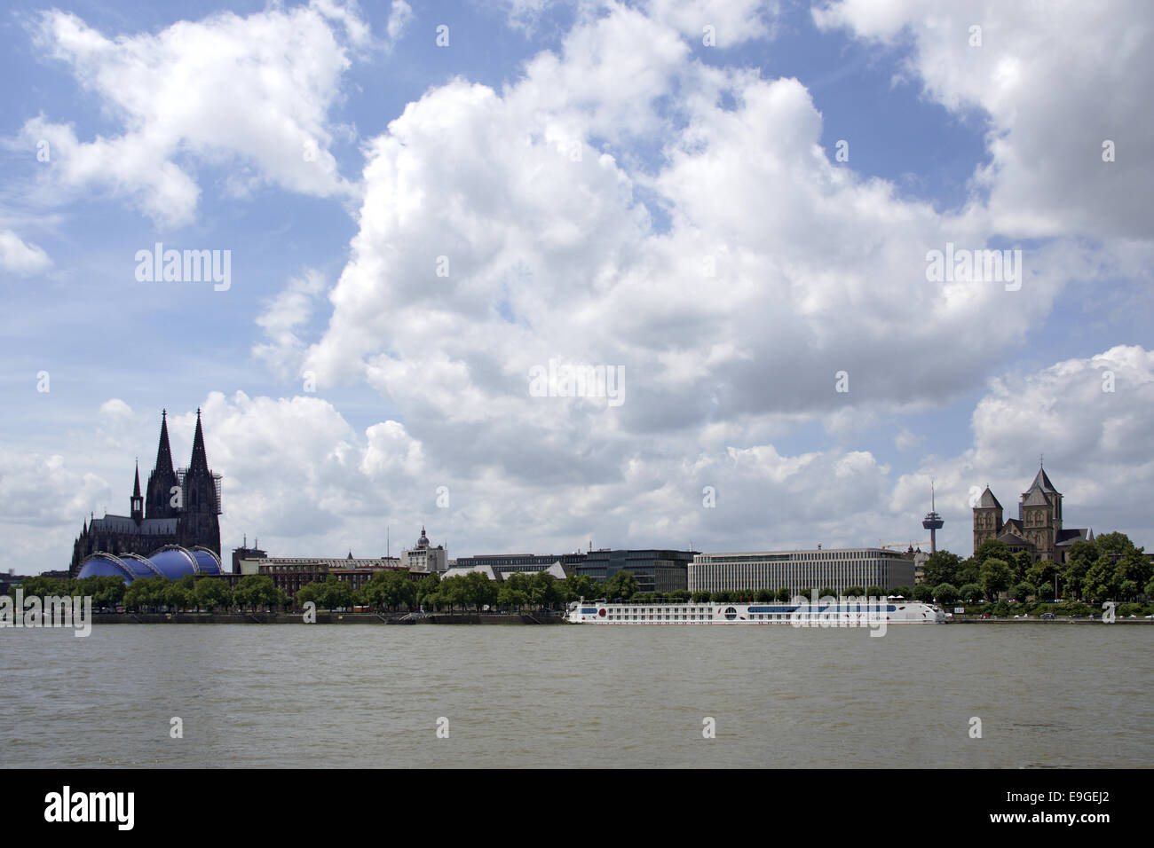 Gotische kathedralen hi-res stock photography and images - Alamy