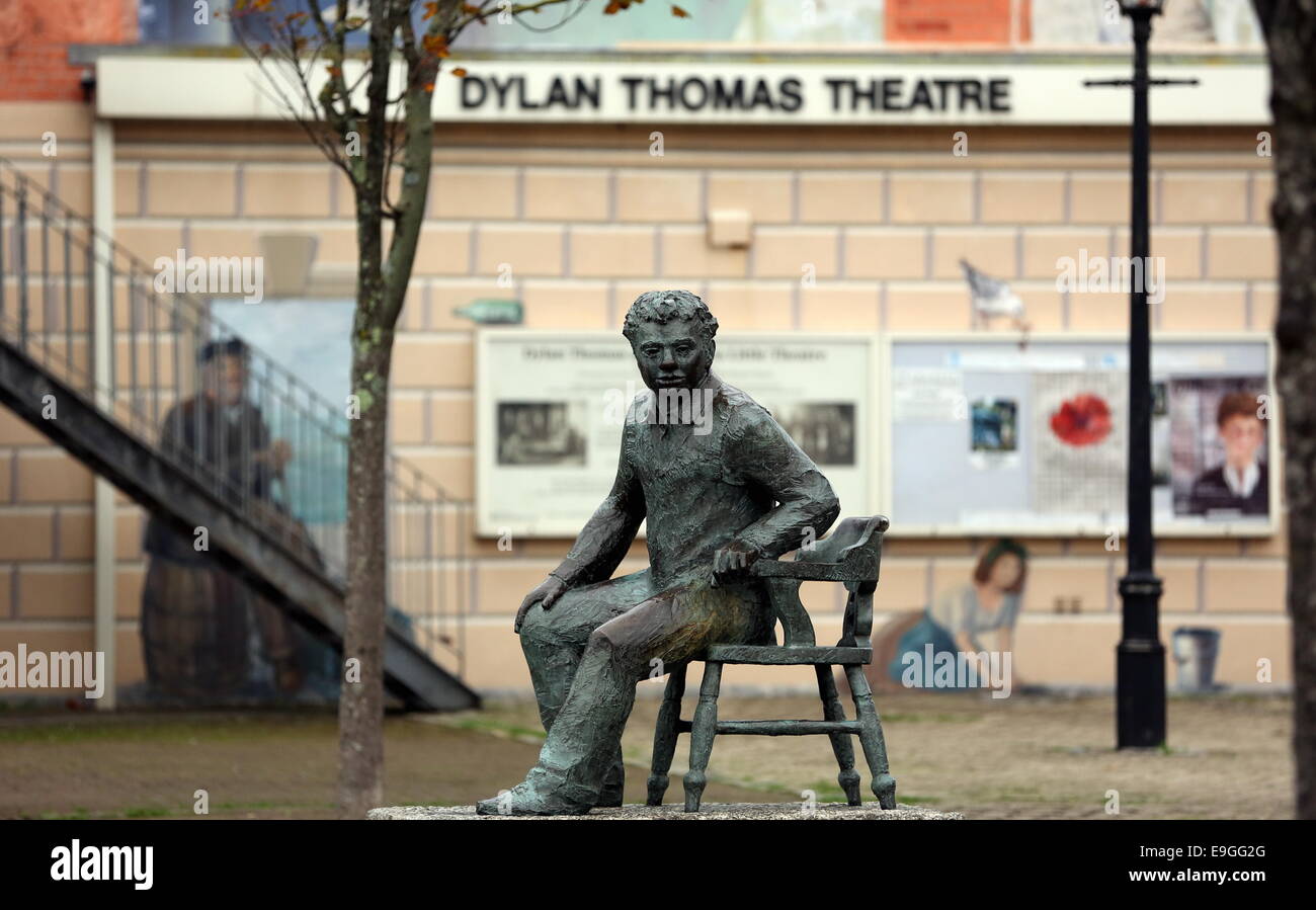 Swansea, UK. 27th Oct, 2014. The statue of Dylan Thomas in Swansea ...