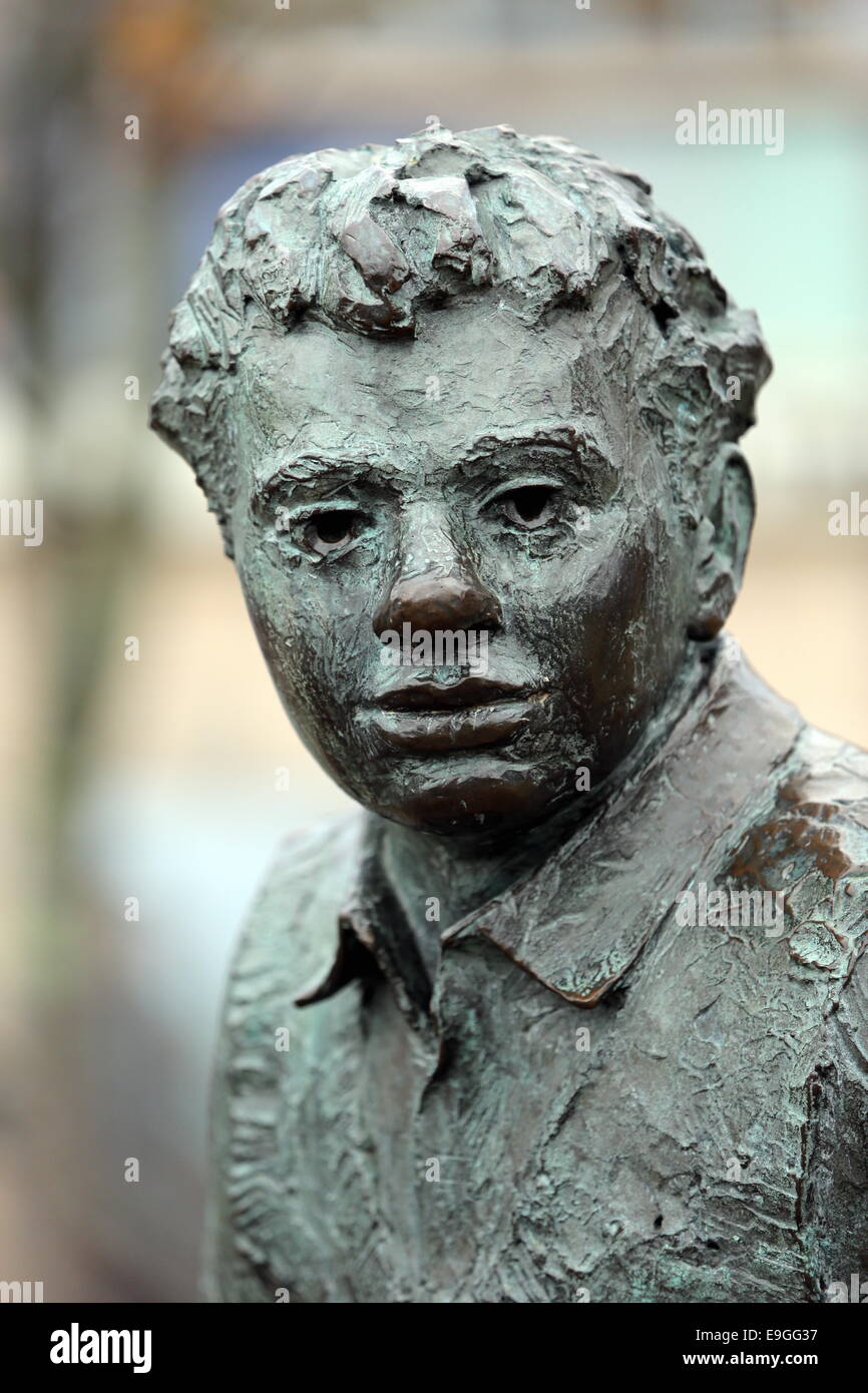 Swansea, UK. 27th Oct, 2014. The statue of Dylan Thomas in Swansea ...