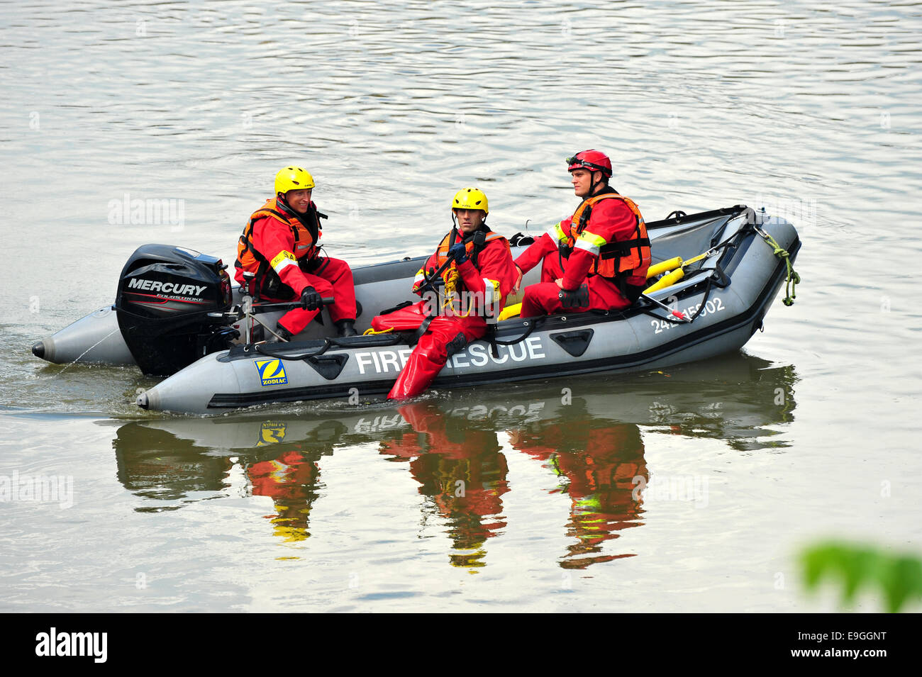 Thames search and rescue hi-res stock photography and images - Alamy