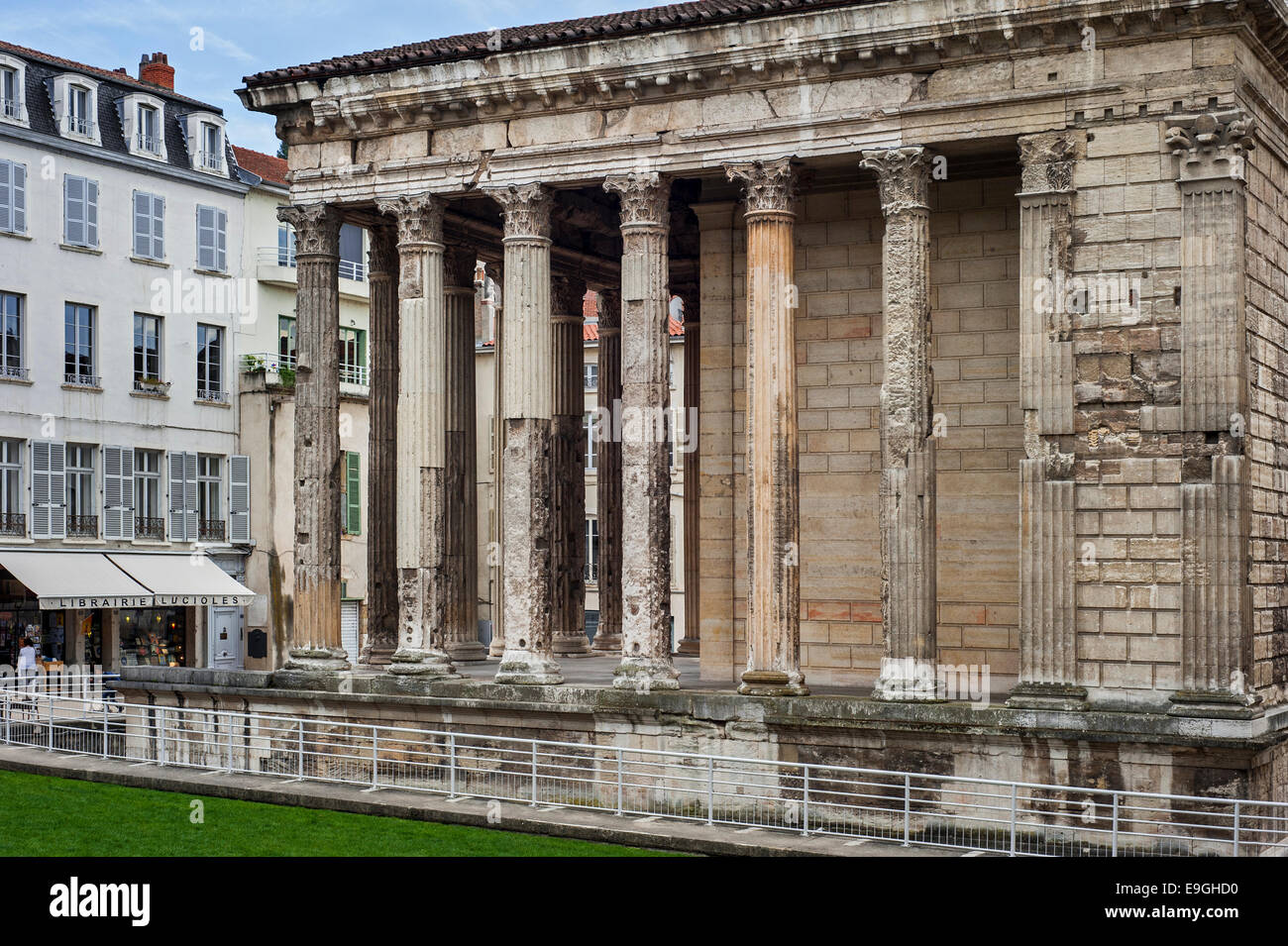 Roman temple of Augustus and Livia / Temple d'Auguste et de Livie in ...