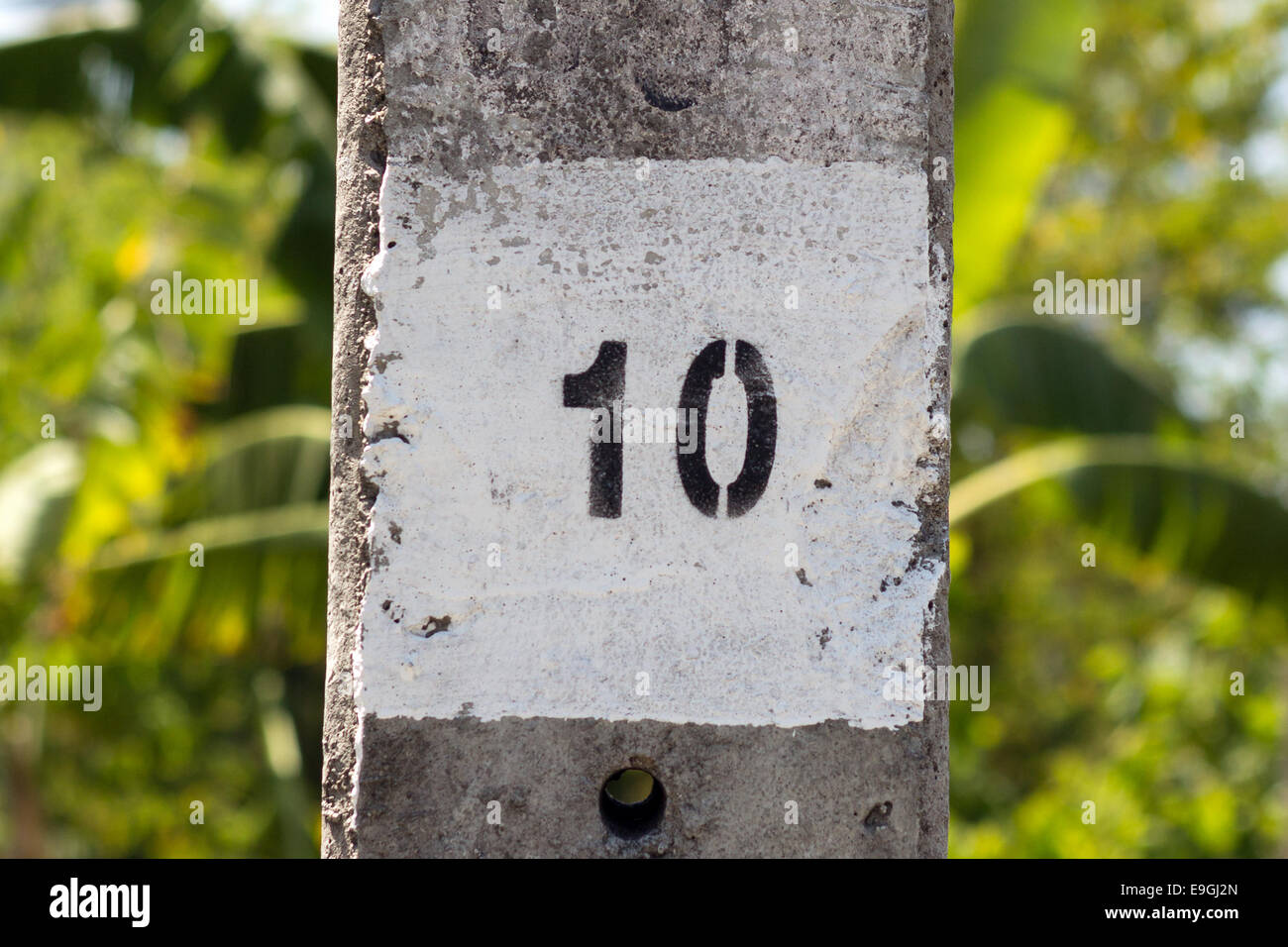 Concrete column hi-res stock photography and images - Alamy
