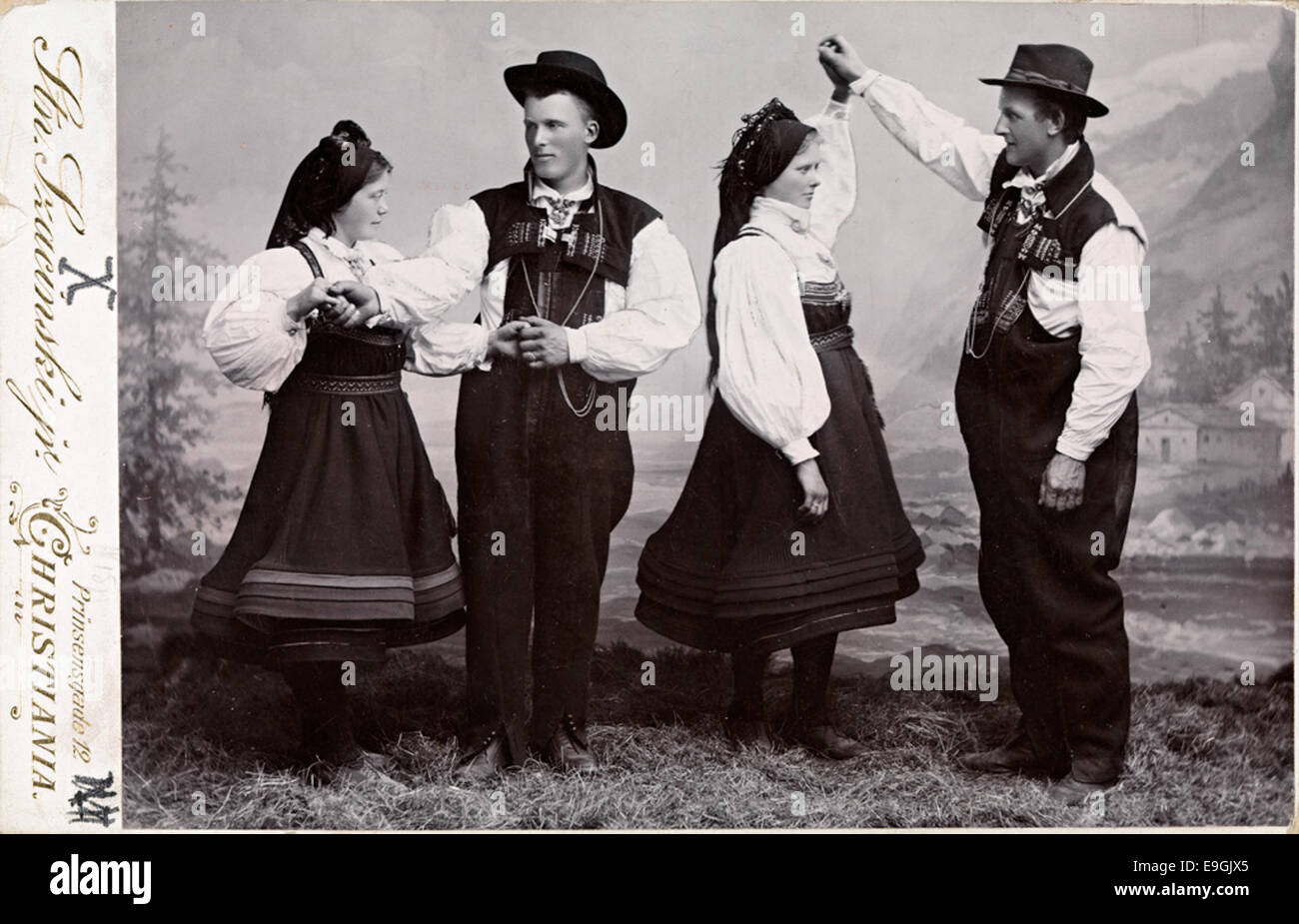 Traditional norwegian dance hi-res stock photography and images - Alamy