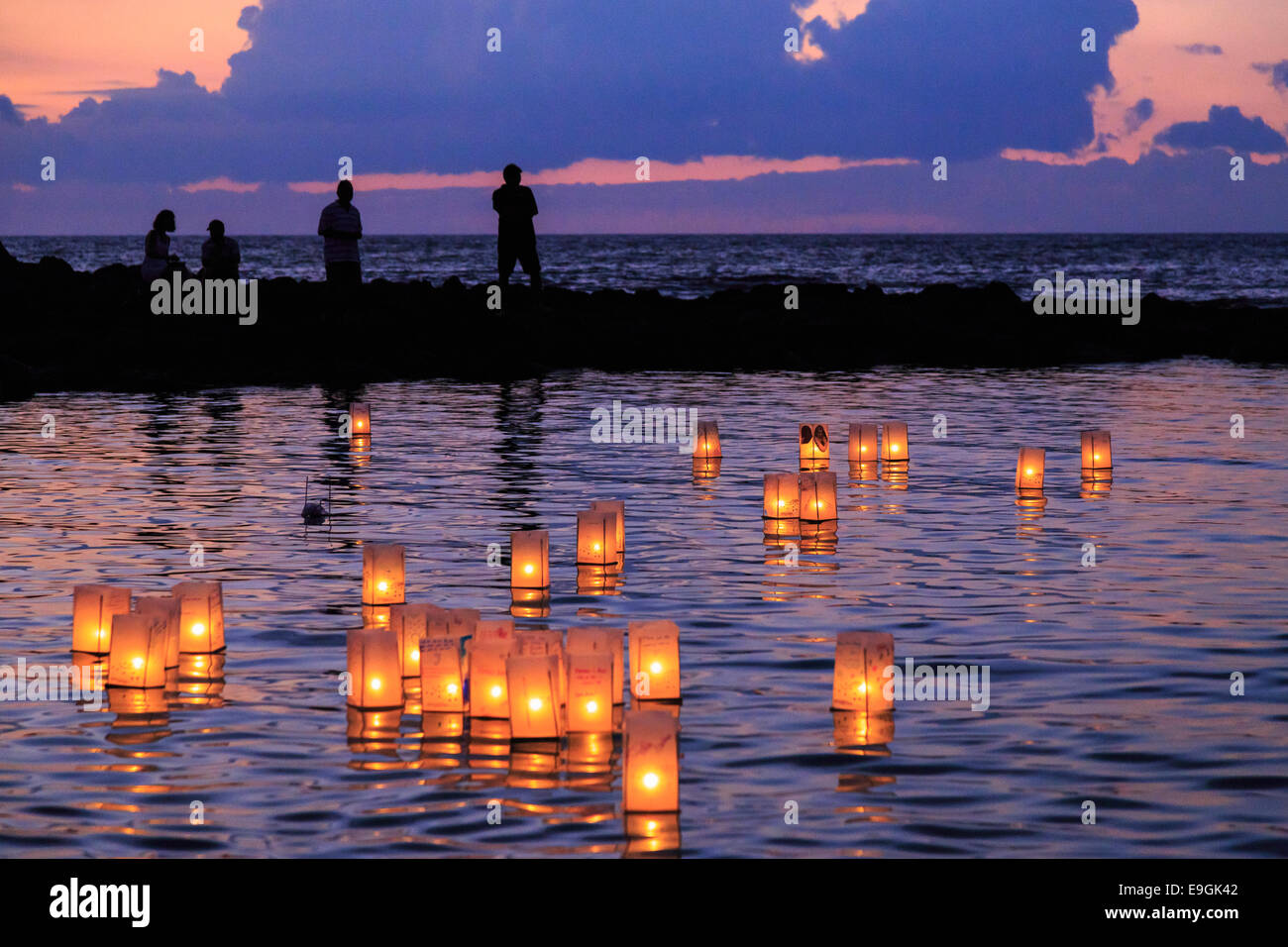 Floating Lantern Festival in Hawaii to remember those that have died Stock Photo - Alamy