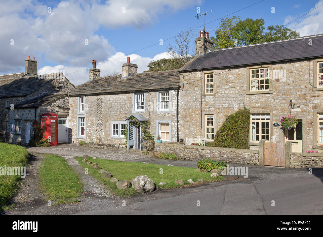 The Dales village of Arncliffe in Littondale, Yorkshire Dales National ...