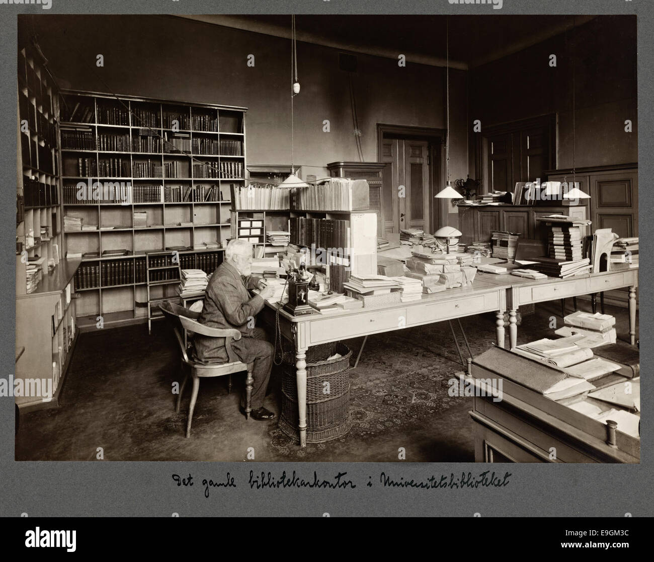 University environment hi-res stock photography and images - Alamy