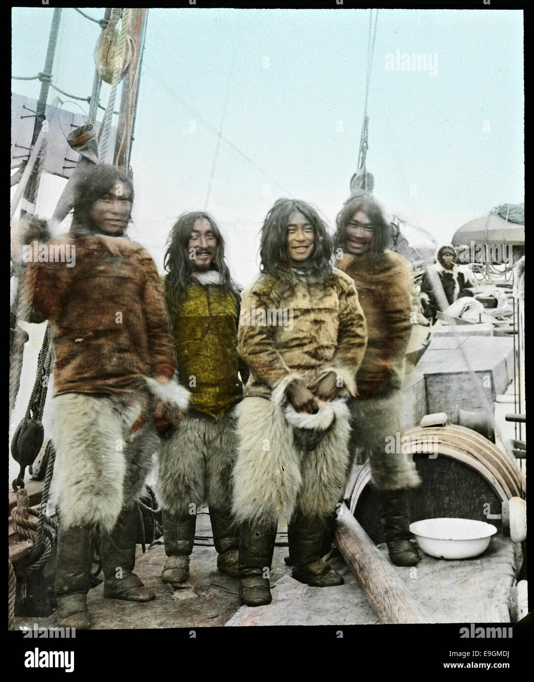 Fire inuiter fra Grønland ombord i "Gjøa", 1903 Stock Photo - Alamy