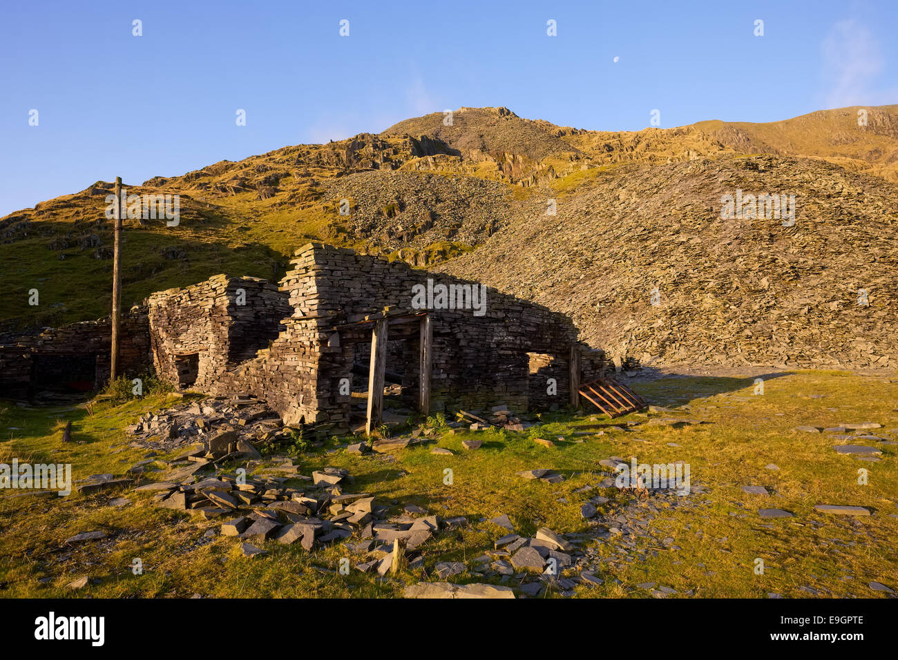 Old slate quarry lake district hi-res stock photography and images - Alamy