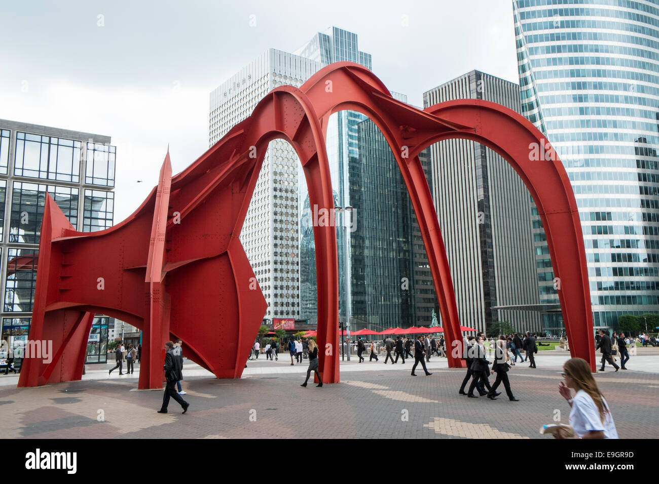 Red The Spider metal contemporary sculpture by Calder at La Defense ...