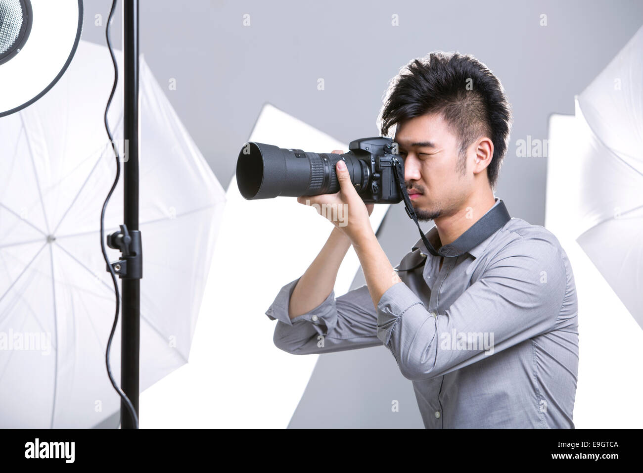 Photographer taking picture in studio Stock Photo - Alamy