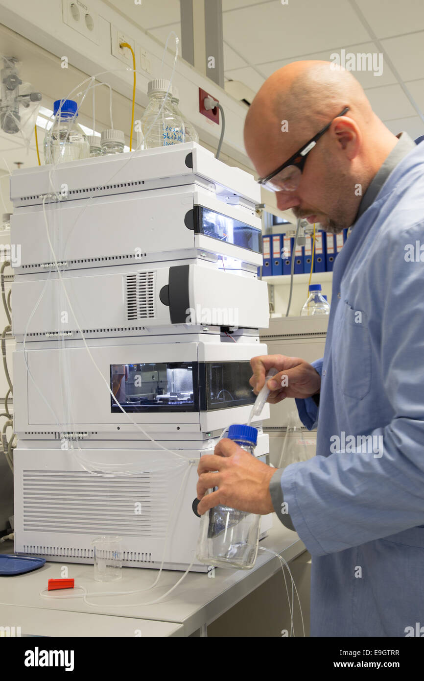 Science laboratory center hi-res stock photography and images - Alamy