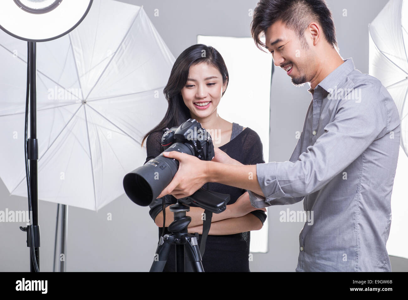 Two photographers working in studio Stock Photo - Alamy