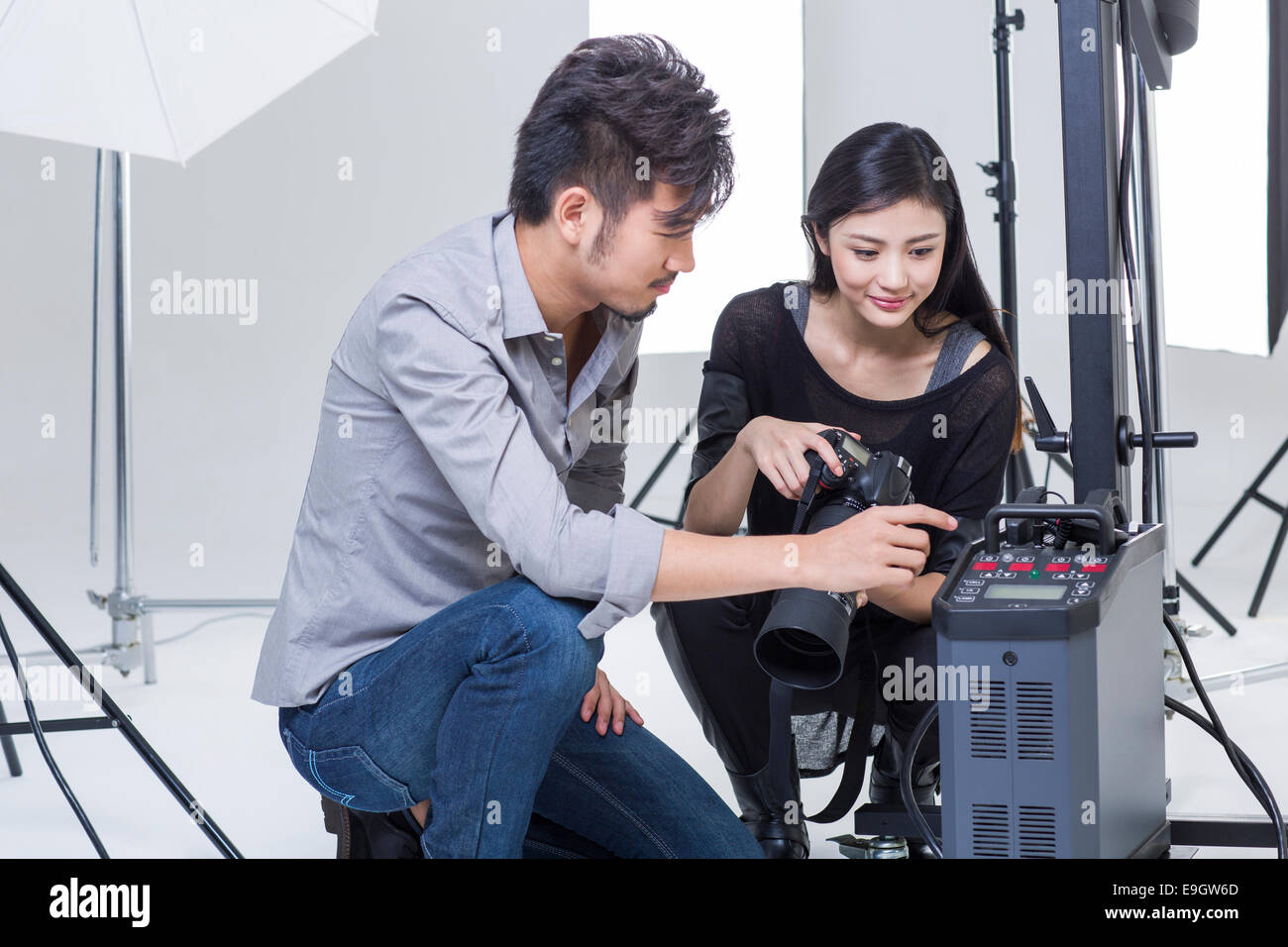 Two photographers working in studio Stock Photo - Alamy