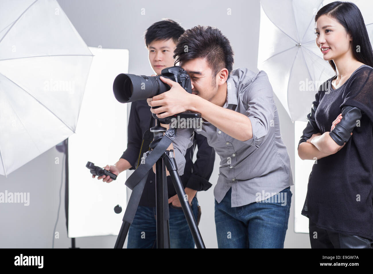 Photographers working in studio Stock Photo - Alamy