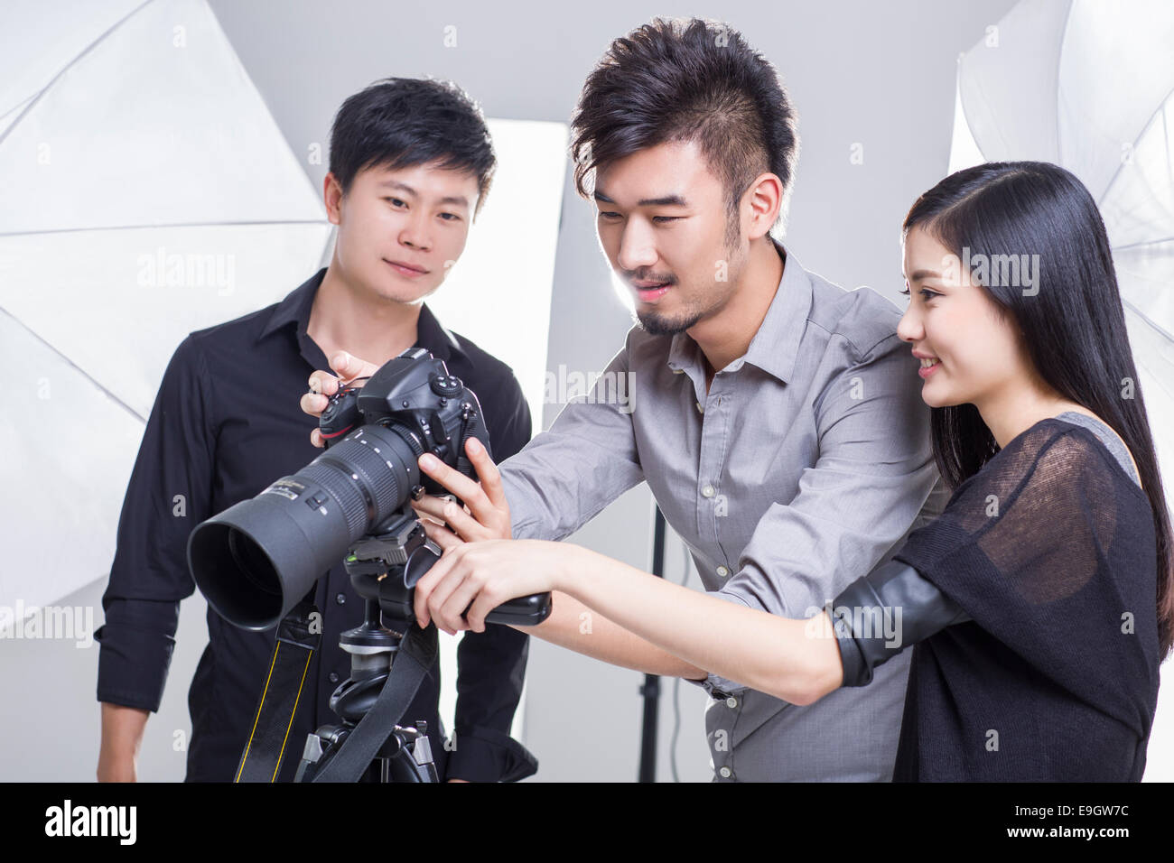 Photographers working in studio Stock Photo - Alamy