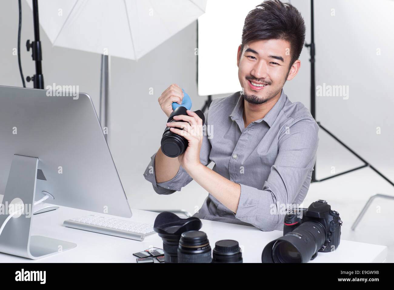 Men working design cleaning hi-res stock photography and images - Alamy