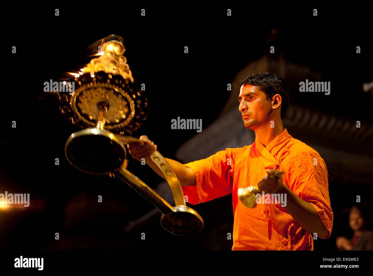 Hindu Priest Aarti Temple High Resolution Stock Photography and Images ...