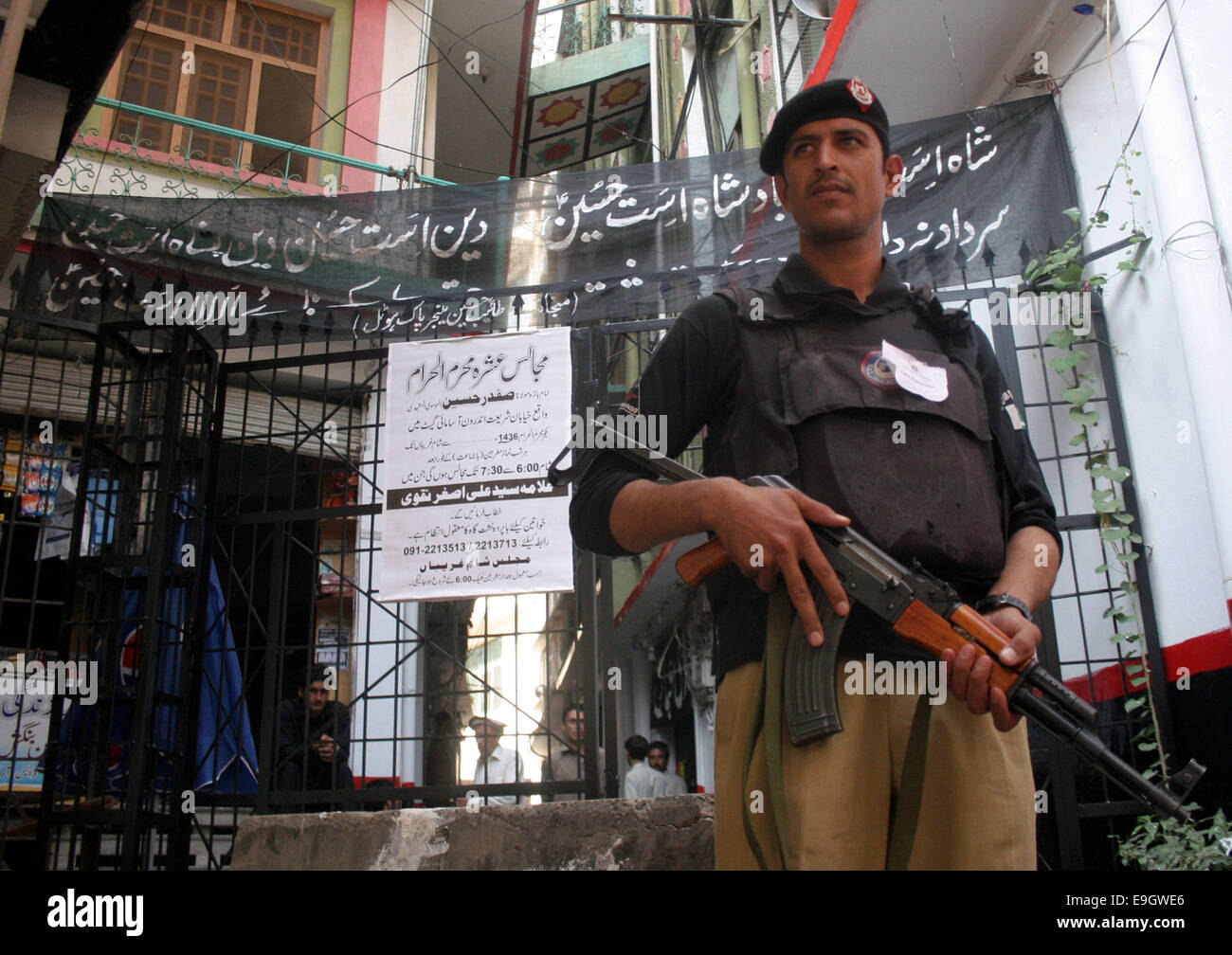 Peshawar, Pakistan. 27th Oct, 2014. A Pakistani policeman stands guard ...