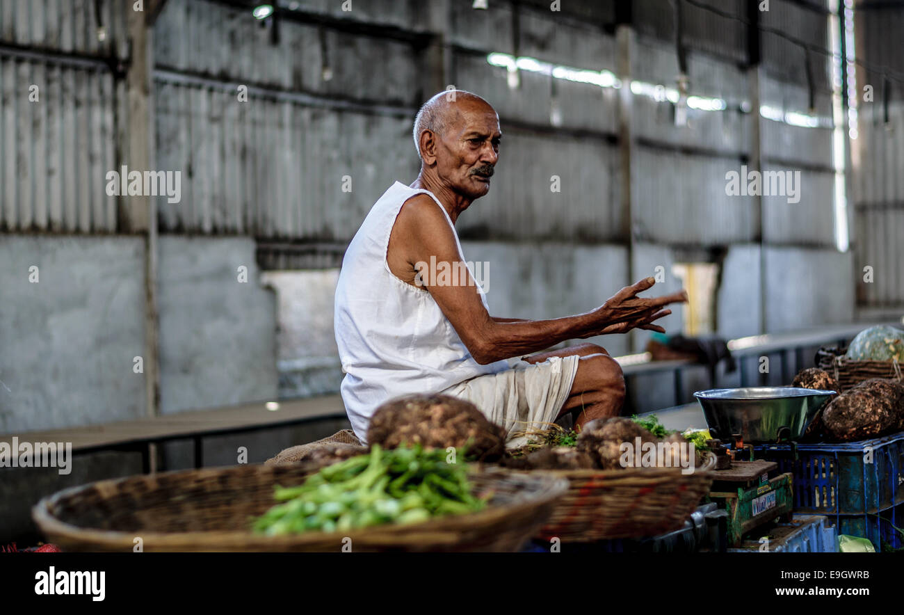 Old guy trying to make his living by selling vegetables Stock Photo - Alamy
