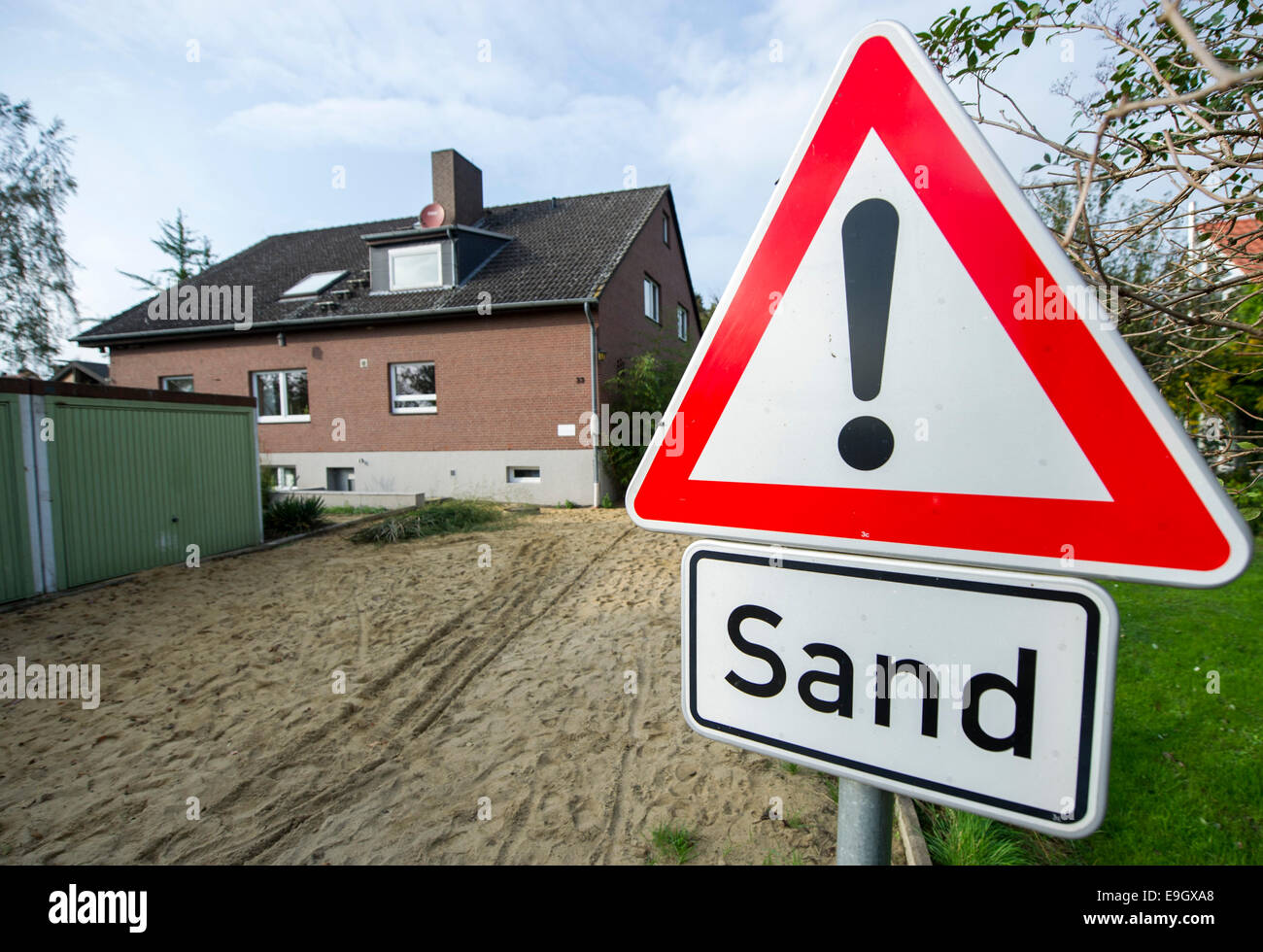 Cramme, Germany. 30th Sep, 2014. A sign with 'Sand' at the German sand ...
