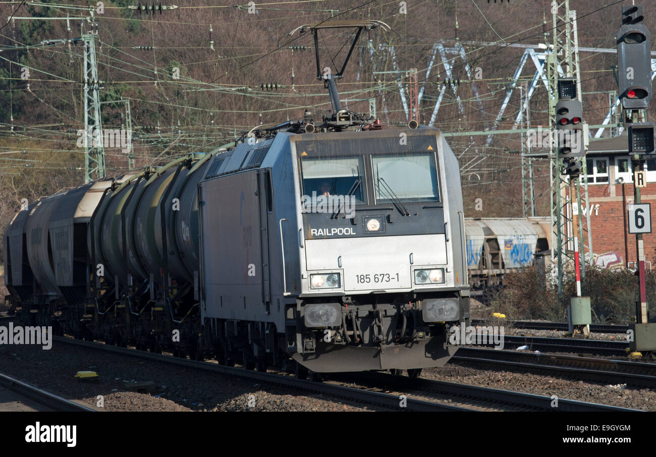 Floyd Railpool mixed goods freight train passing through Cologne-West ...