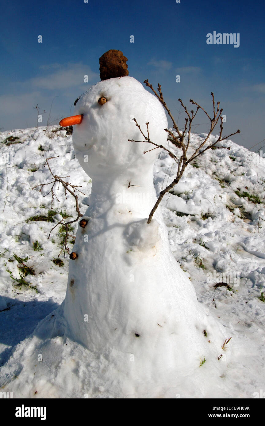 Snowman side view Stock Photo - Alamy