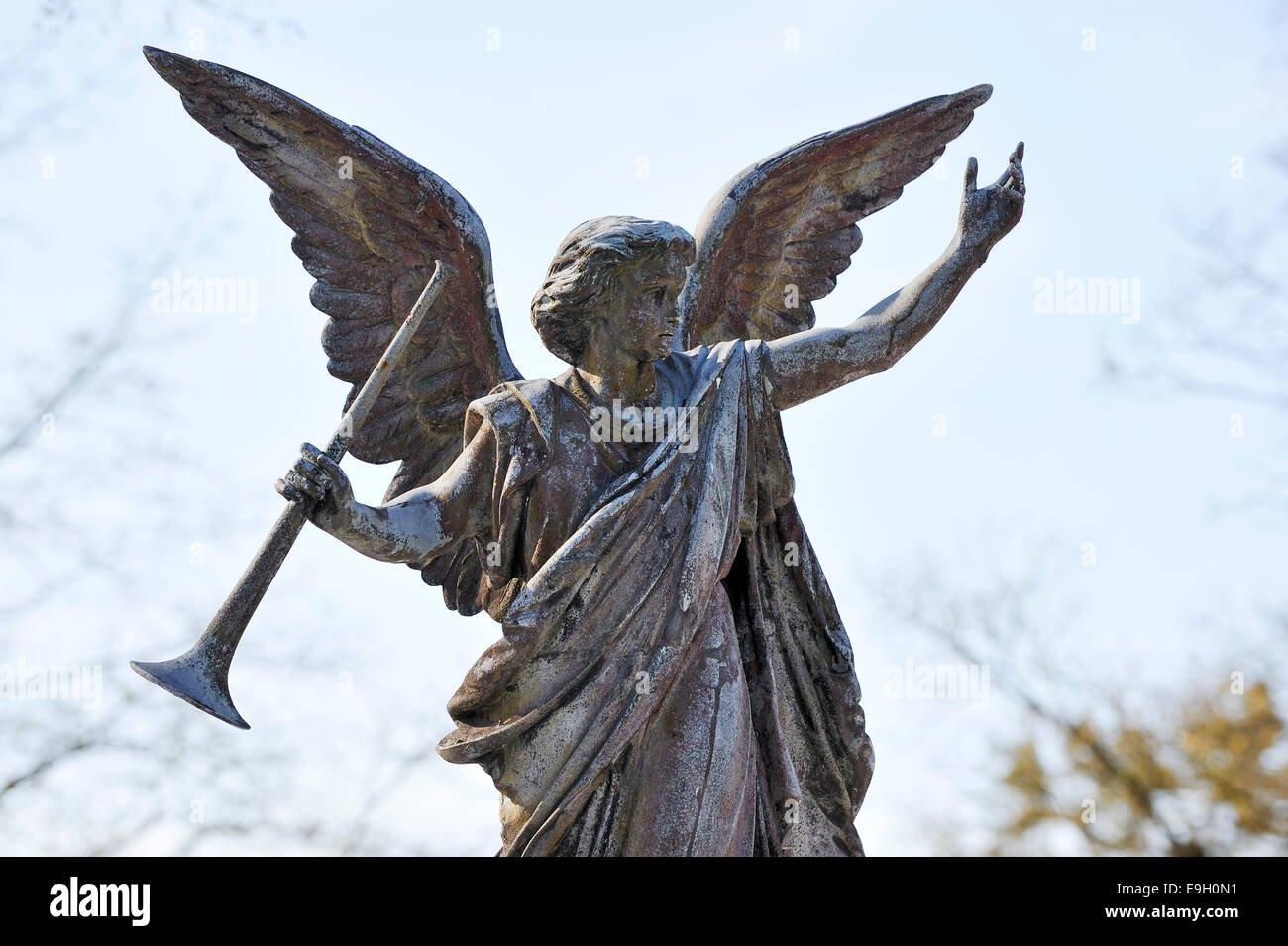 Angel with trumpet hi-res stock photography and images - Alamy