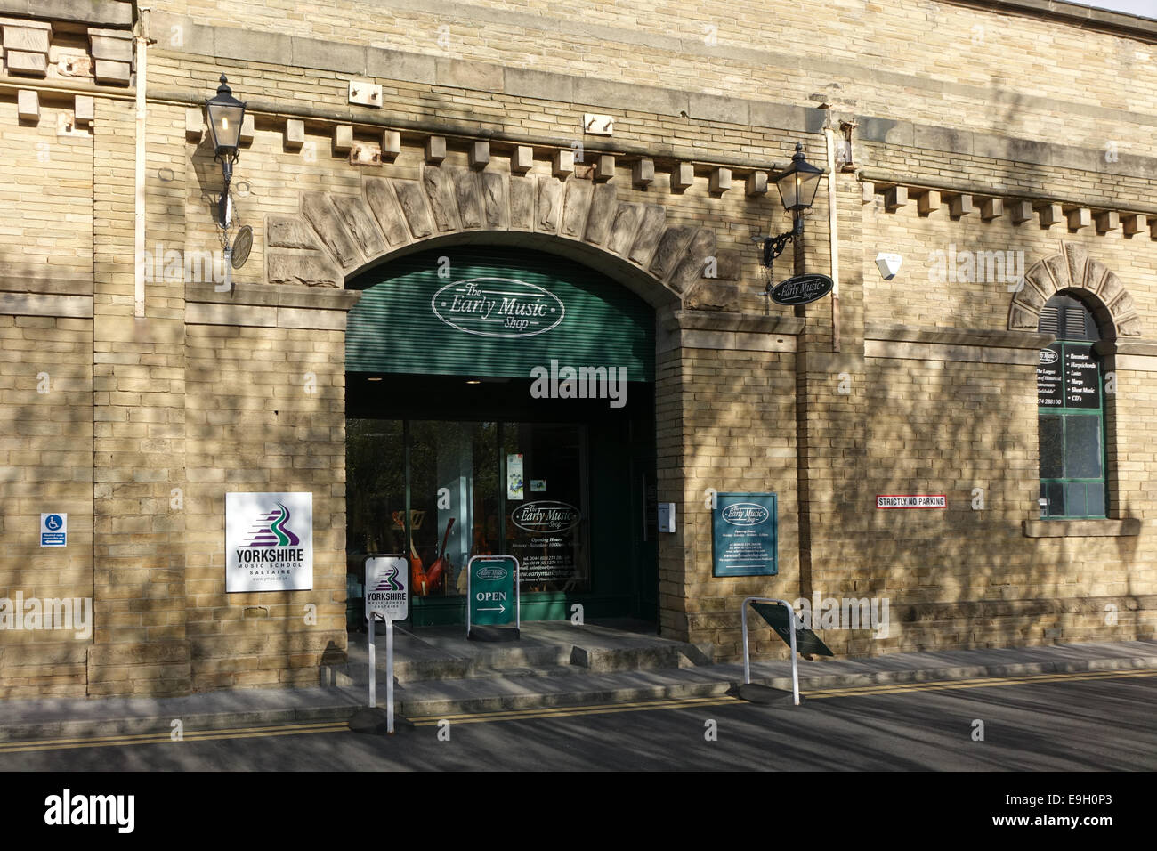 Sir titus salts factory saltaire hi-res stock photography and images ...