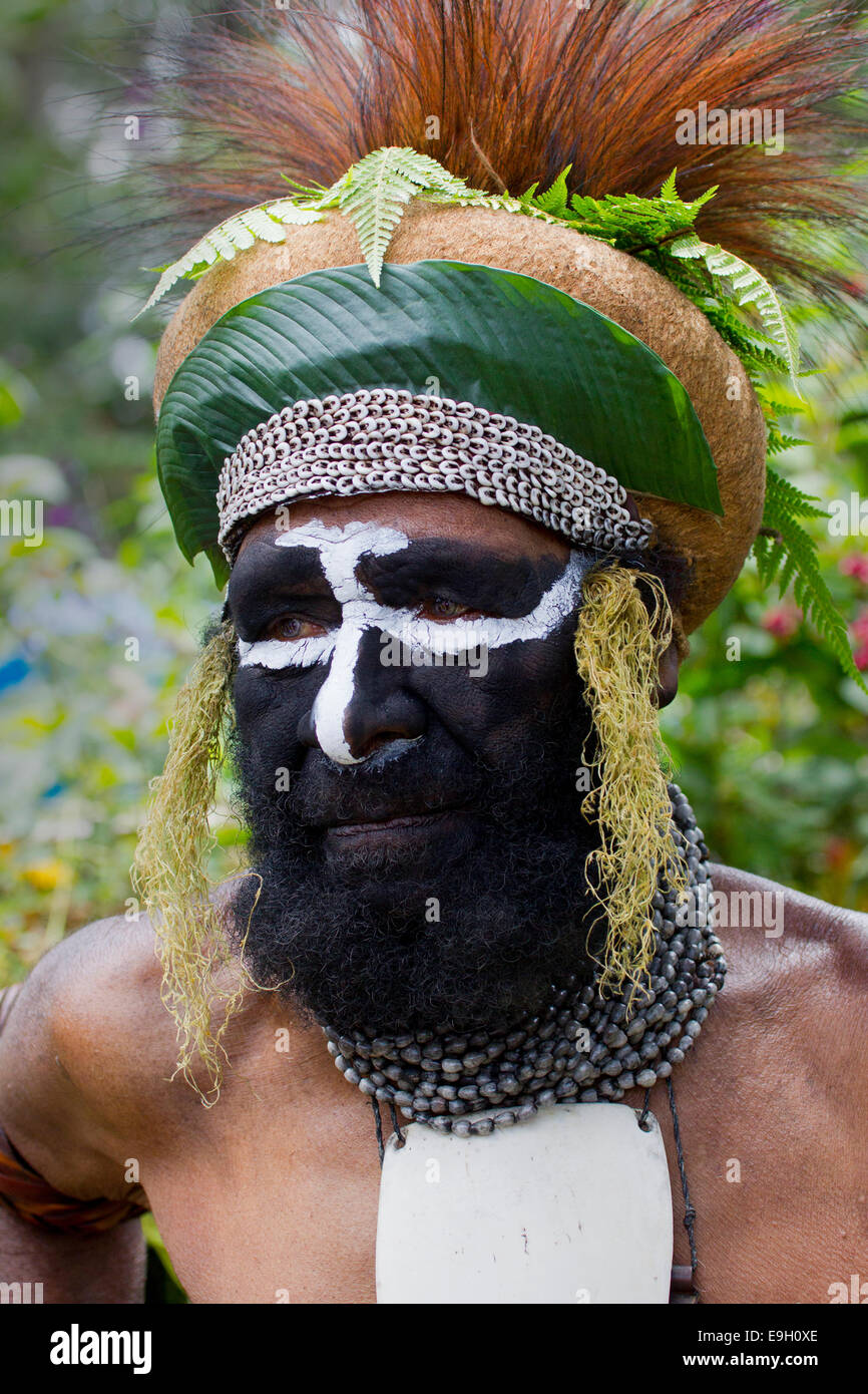 Traditional face painting papua new hi-res stock photography and images ...