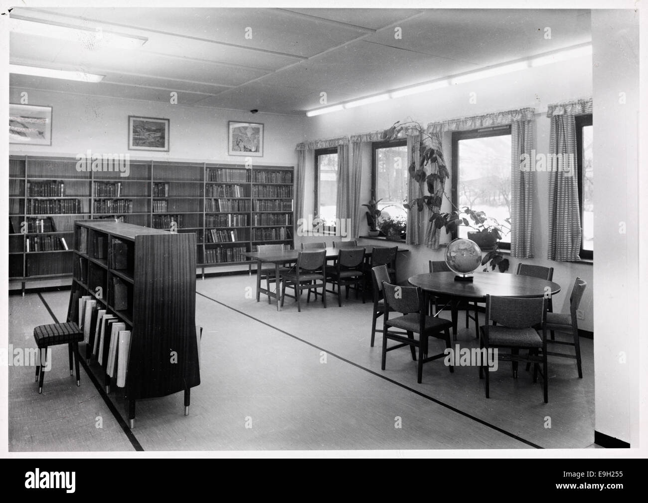 Adult section library hi-res stock photography and images - Alamy