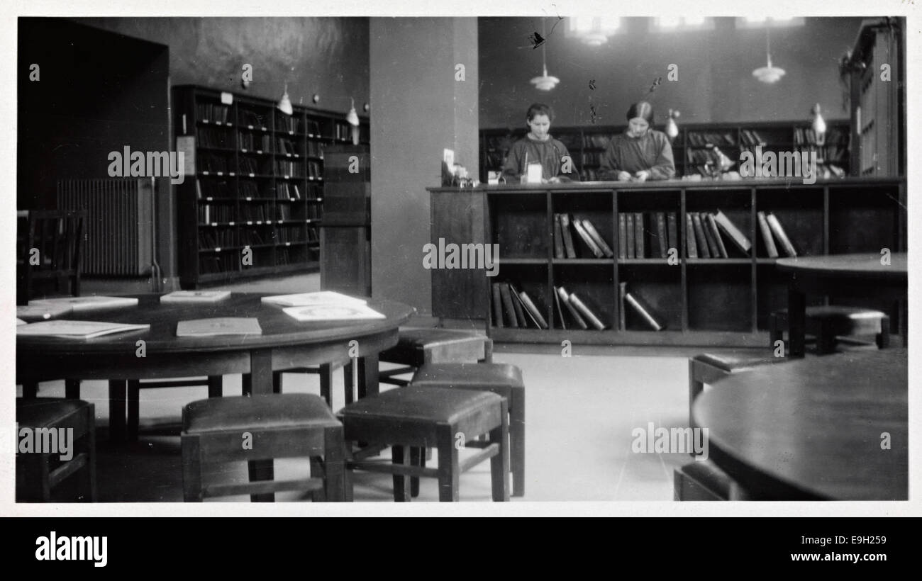 This photograph shows the Deichmanske bibliotek's Grønland branch, a ...