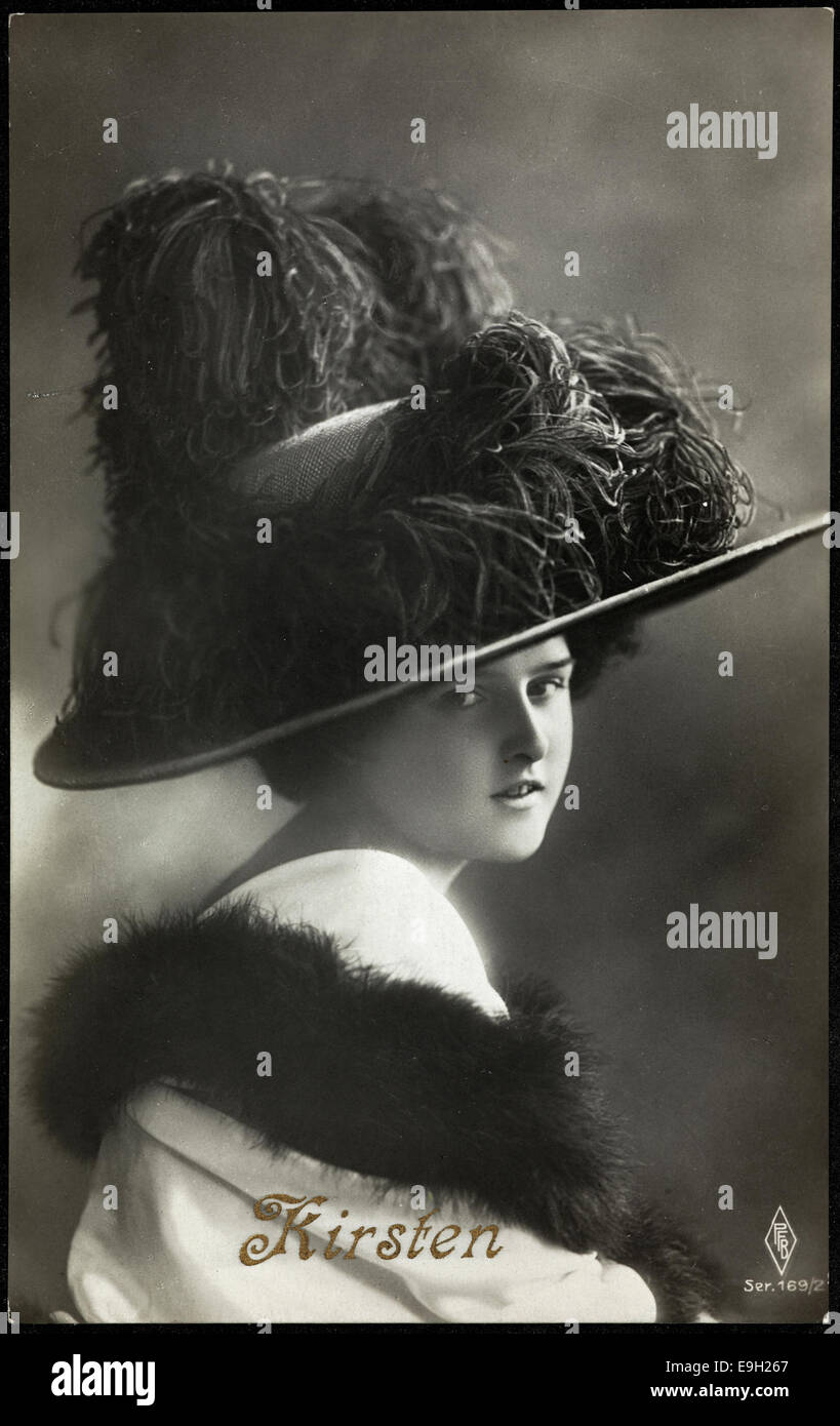 Vintage postcards women hi-res stock photography and images - Alamy