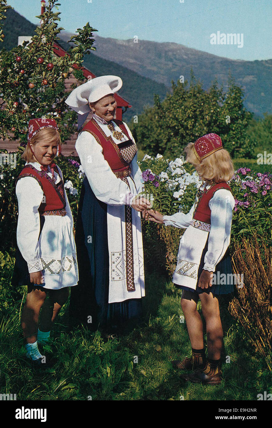 This postcard depicts individuals wearing traditional Hardanger ...