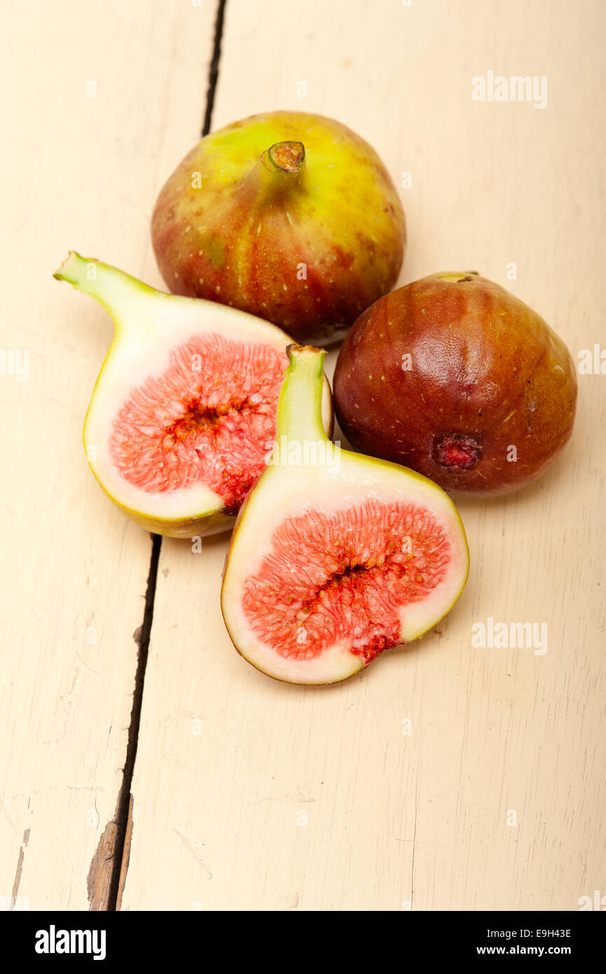 fresh ripe figs on a rustic white table Stock Photo - Alamy