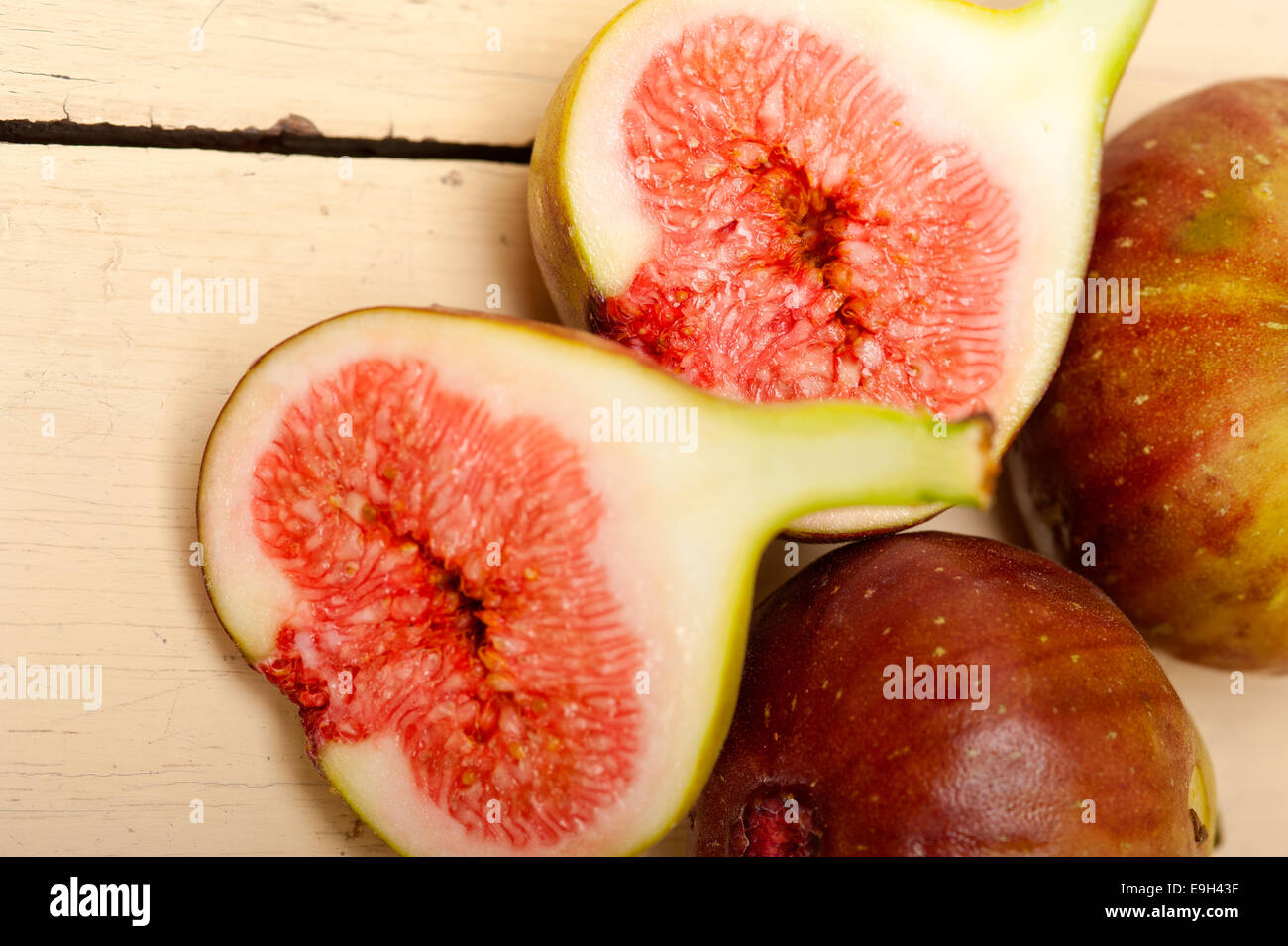 fresh ripe figs on a rustic white table Stock Photo - Alamy