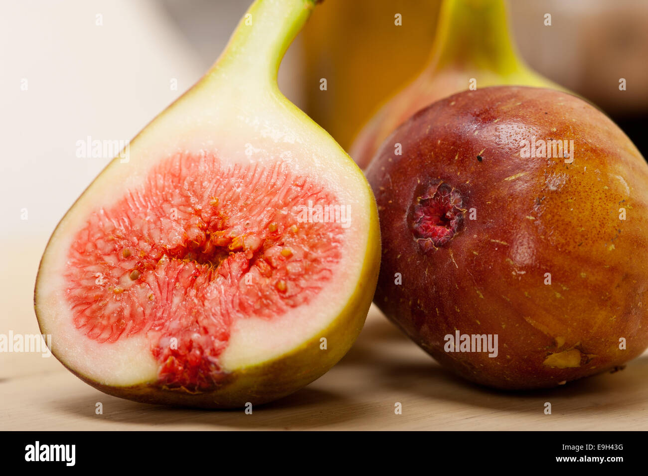 fresh ripe figs on a rustic white table Stock Photo - Alamy