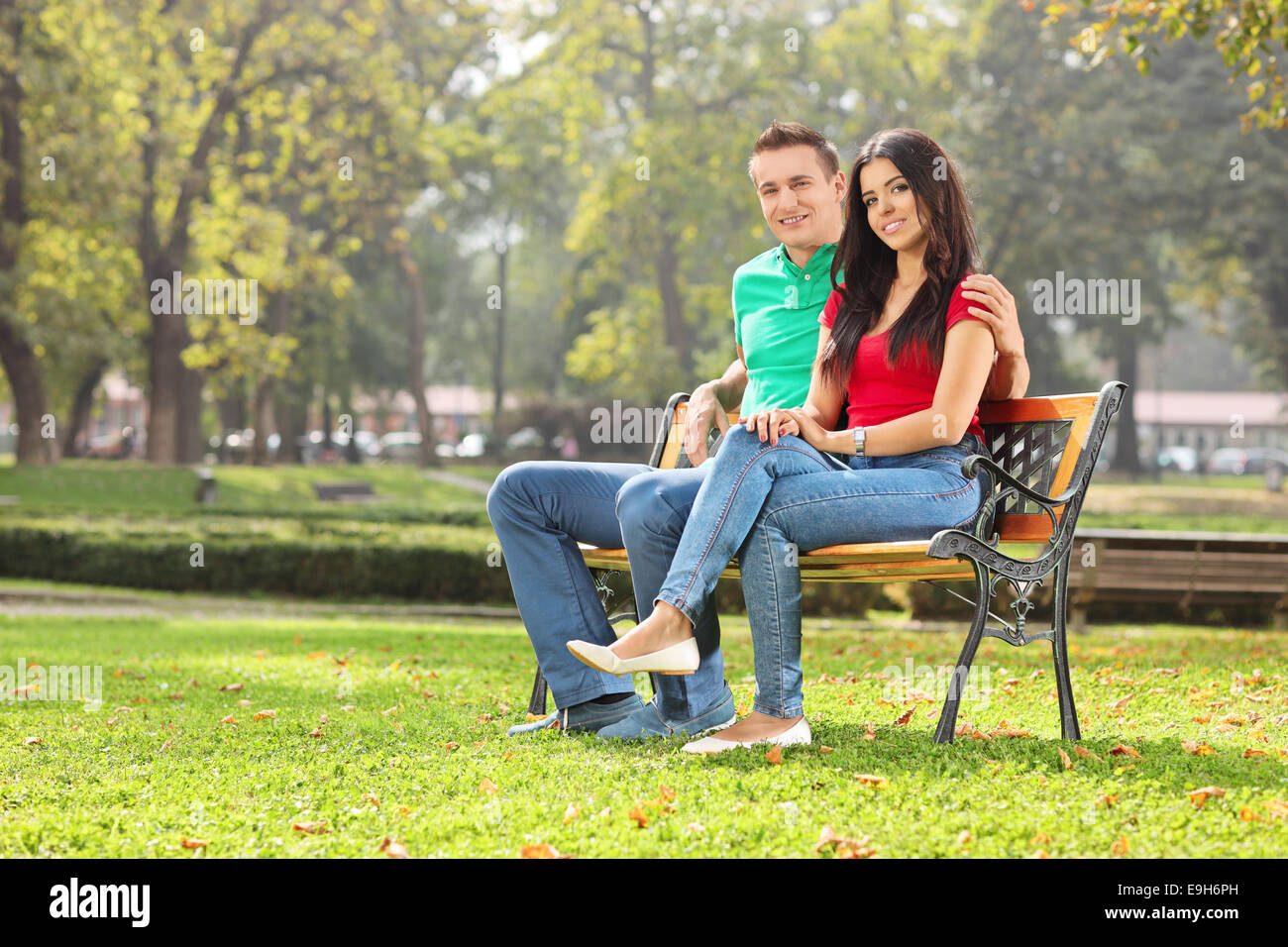 Couple bench hi-res stock photography and images - Alamy