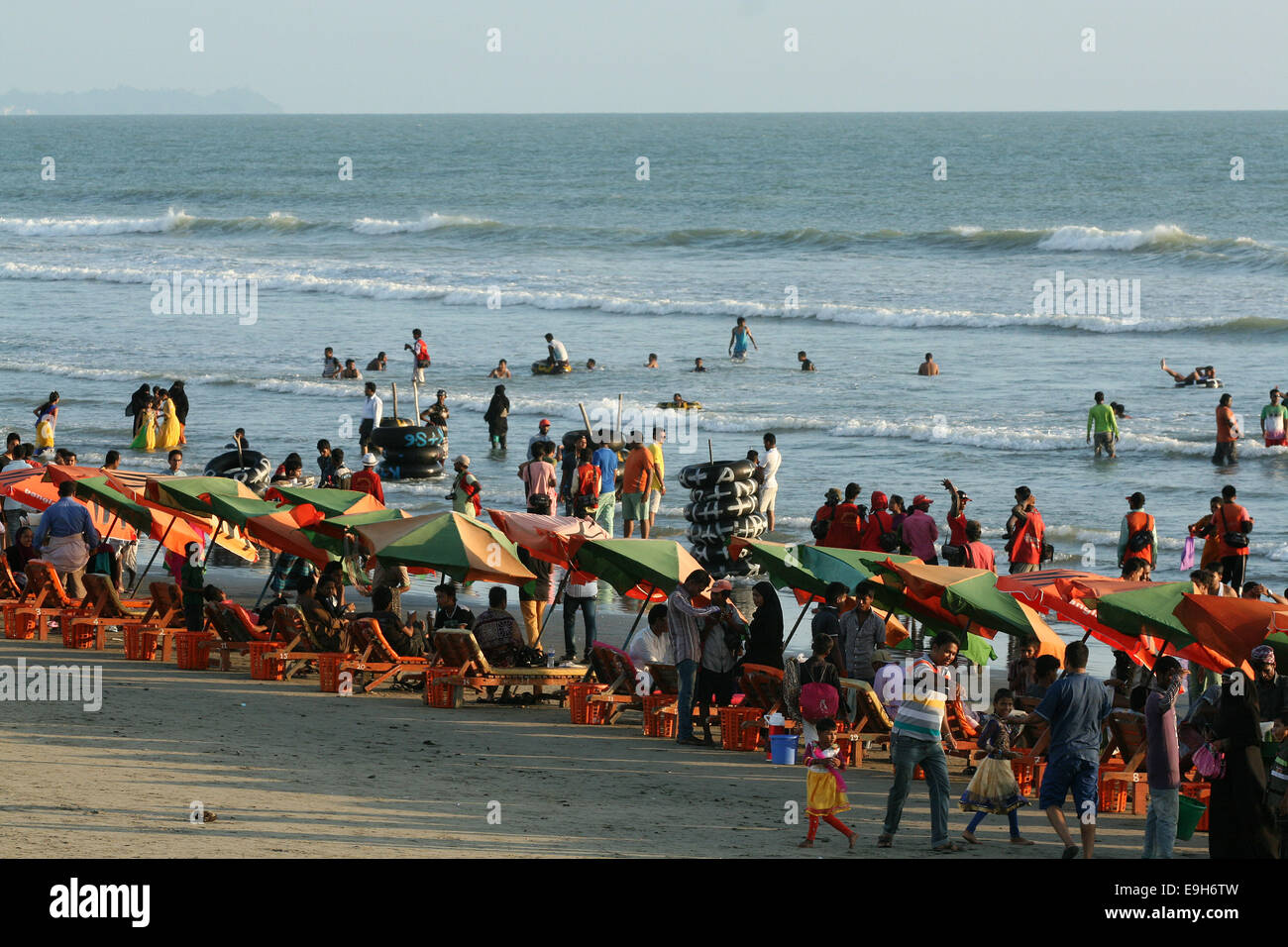 Bangladesh, Cox bazaar 16 October 2014. Cox bazaar the world's longest ...