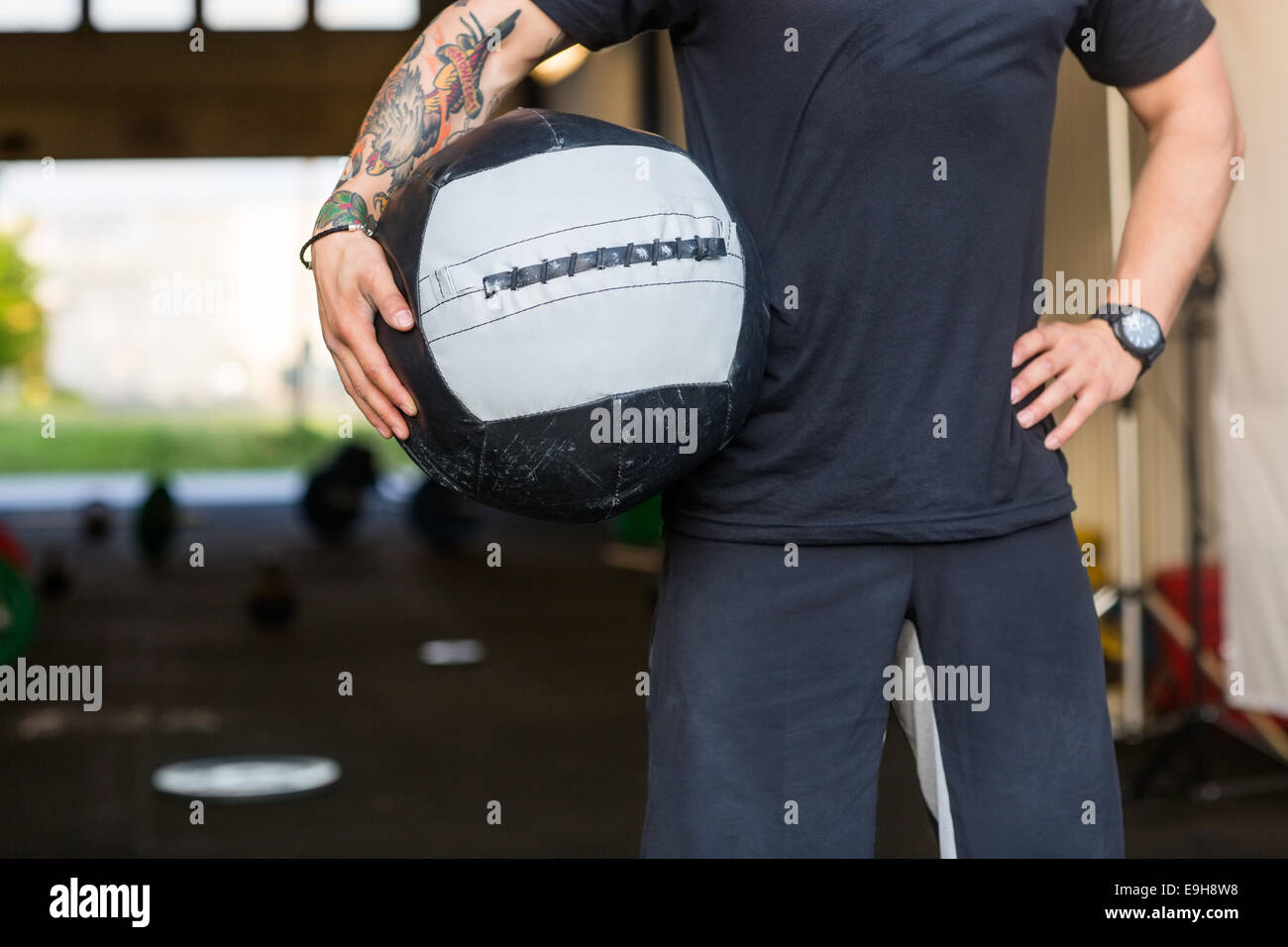 Fit Man Carrying Medicine Ball Stock Photo - Alamy