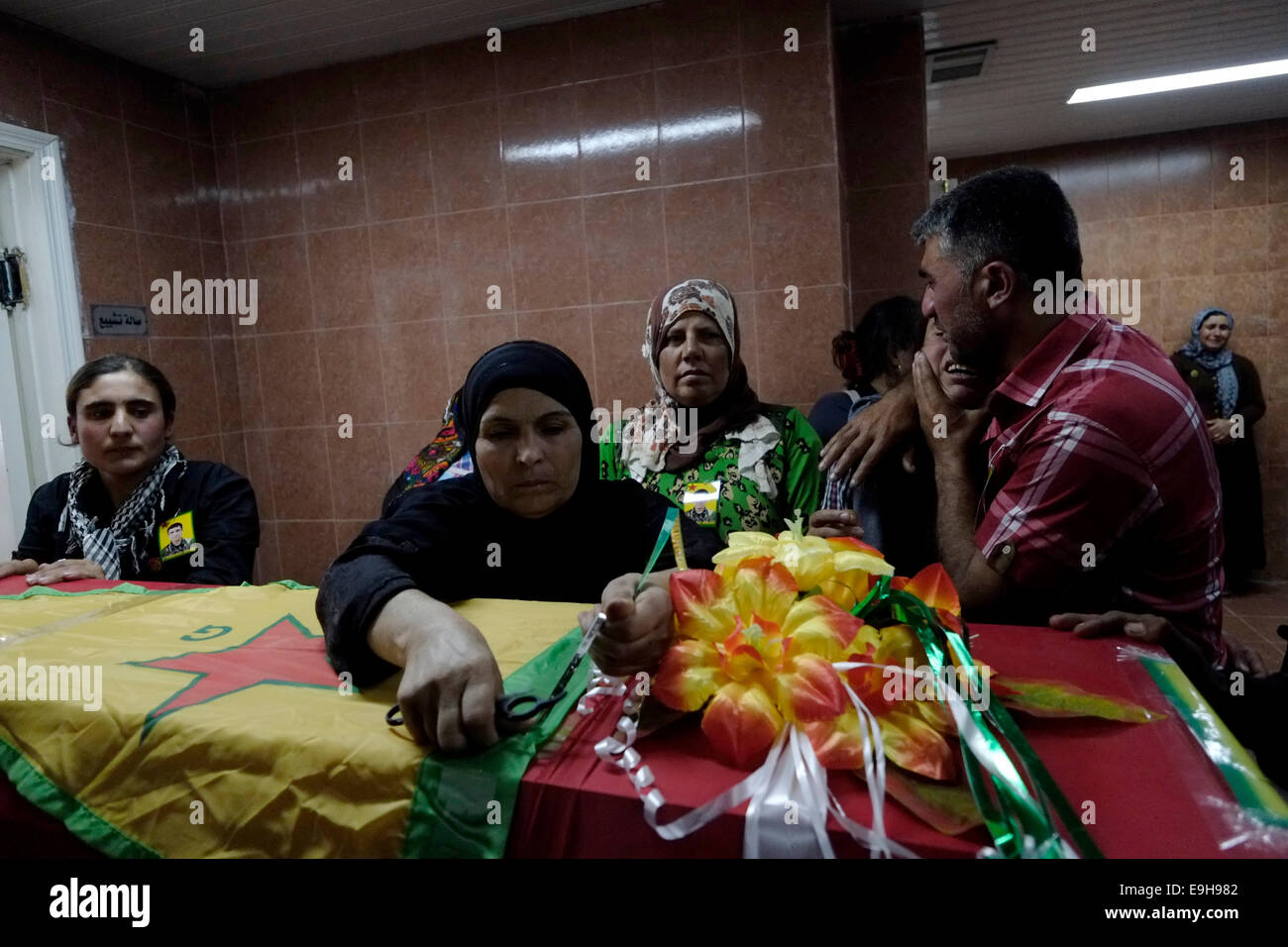 Mourner at funeral hi-res stock photography and images - Alamy