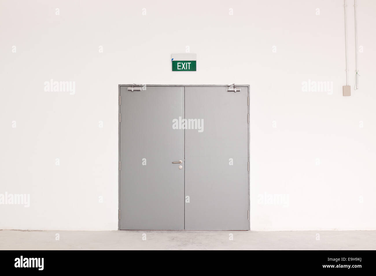 Exit door sign hi-res stock photography and images - Alamy