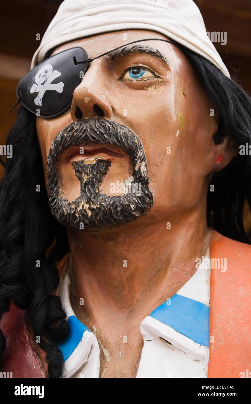 Pirate statue hi-res stock photography and images - Alamy